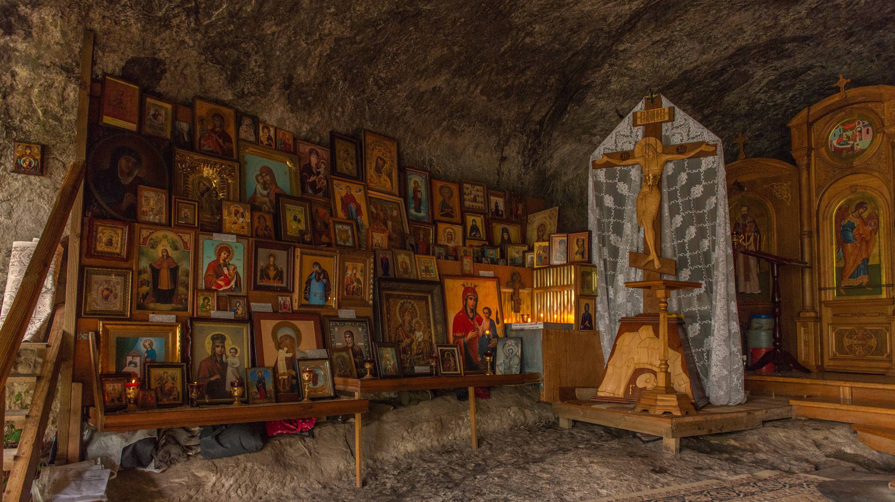 Пещерный монастырь Челтер-Коба, с.Большое Садовое. Крым.