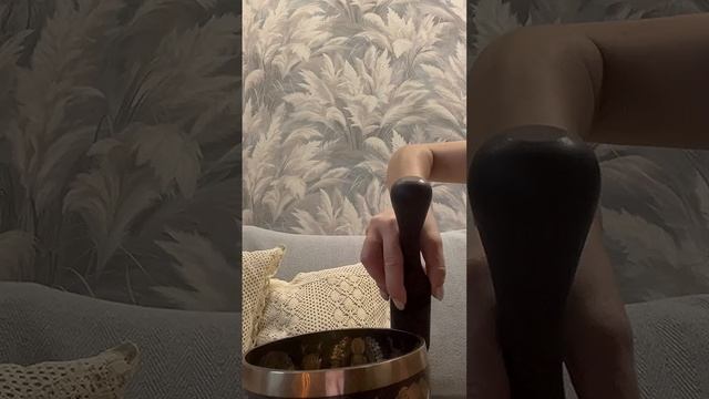 Поющая чаша Диаметр 15.5 см. Тональность Е4. Нота Ми. Частота 325 Гц.