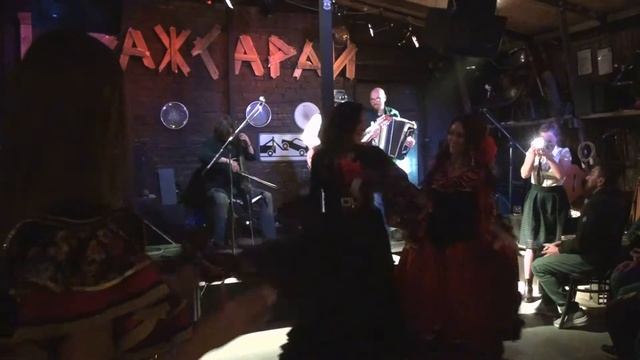 Цыганский танец, импровизация на рок-вечеринке. "Кай ёнэ" -  Сергей Иванов и школа танцев "Экспромт"