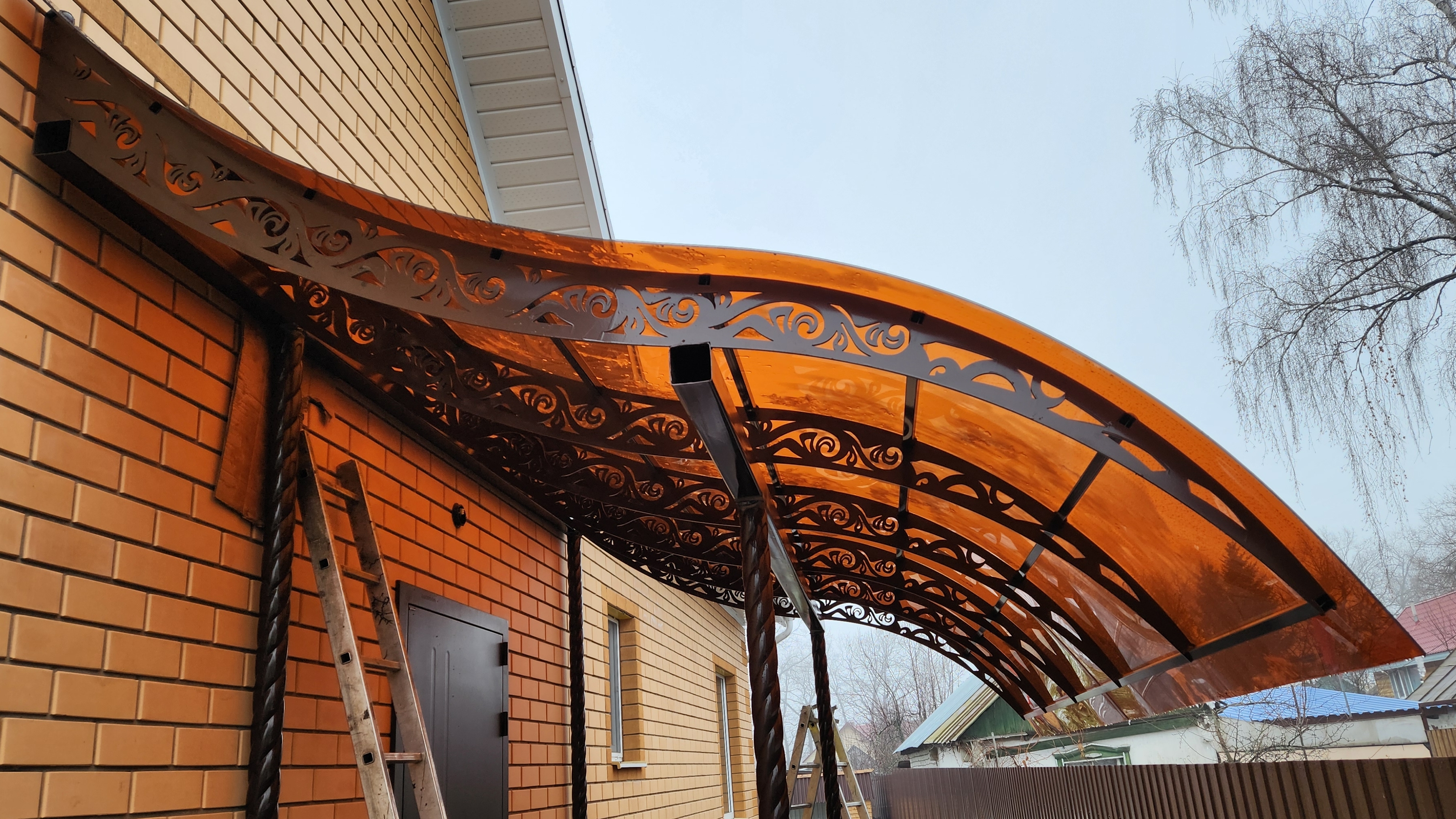 Навес из резных ферм, монтаж.