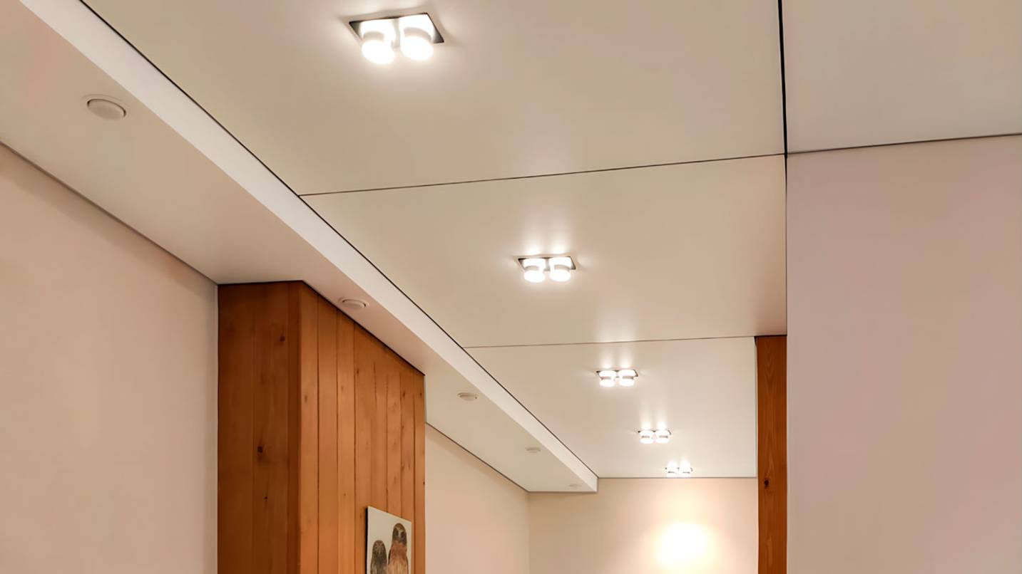 Теневые натяжные потолки с переходом уровня