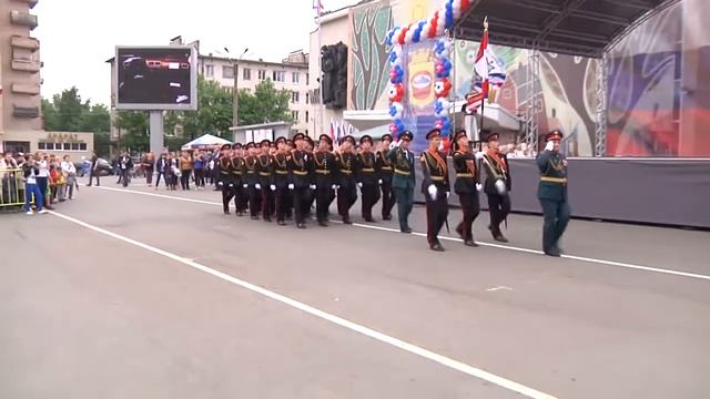 Луга   город воинской славы (песня и салют)