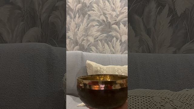 Поющая чаша Диаметр 18,5 см. Тональность F3. Нота Фа. Частота 174 Гц.