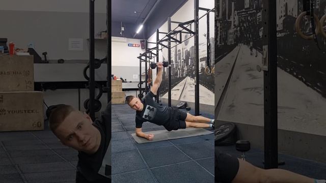 отведение плеча в боковой планке .mp4