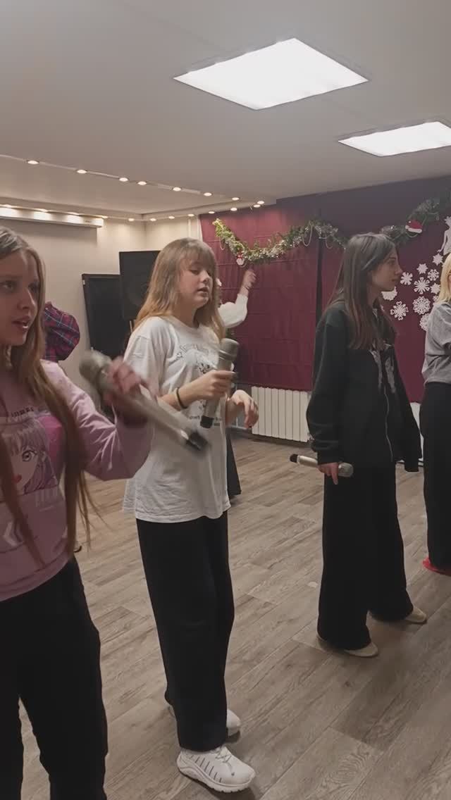 Эстрадная группа «Зернышко» старшая подгруппа - готовимся к новогоднему концерту❤️