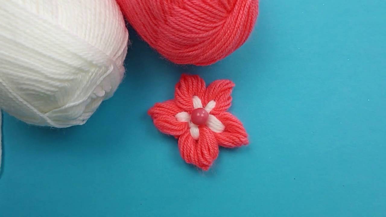 Уроки рукоделия. Создаем украшения из пряжи без вязания. Цветок с бусинкой