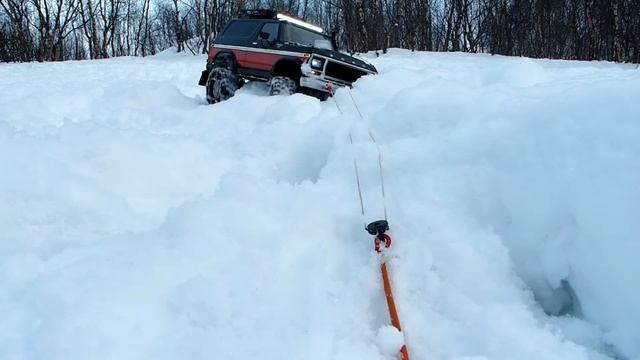 Traxxas TRX4 Ford Bronco 79's on timber cuttings (на лесоповале) :)
