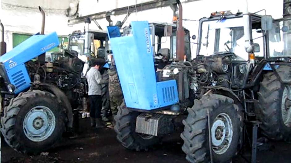 Плановый ремонт тракторов МТЗ-1221 В ЦРМ СПК им Кирова Куюргазинского района РБ