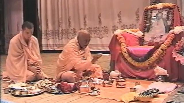 День Явления Шрила Бхакти Прамод Пури Госвами Махараджа. Одесса 2000 - часть 5 (31).