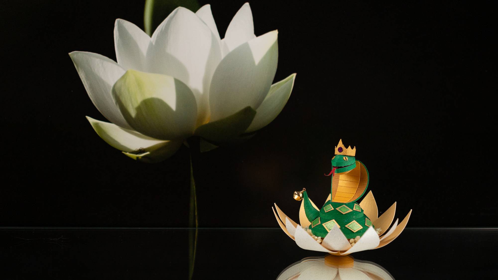 Змея в лотосе - символ 2025 года в технике корейского квиллинга: процесс создания