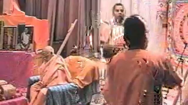 Москва 2000 - часть 1. Его Божественная Милость Шрила Бхакти Валлабха Тиртха Госвами Махараджа