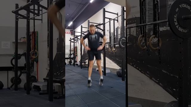 прыжок с двух ног с приземлением на одну.mp4