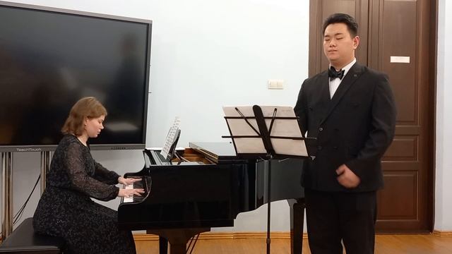 2024г.12.09.(26) Фальво, ''Скажите девушки'' -поёт Цзиньвэй Чжан