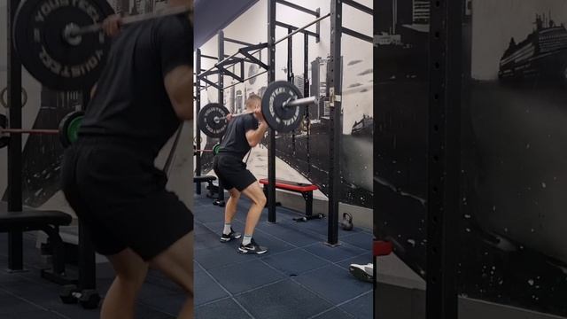приседания со штангой на спине.mp4