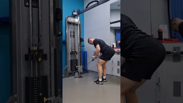 тяга в кроссовере супинированным хватом.mp4