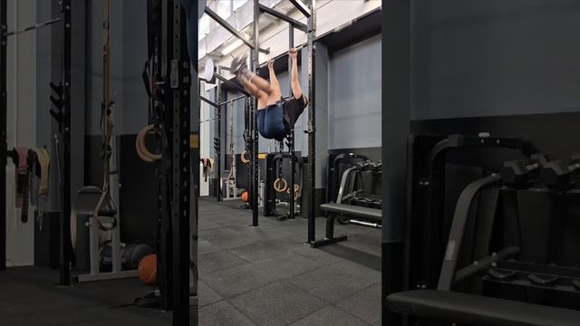 подносы ног к перекладине.mp4