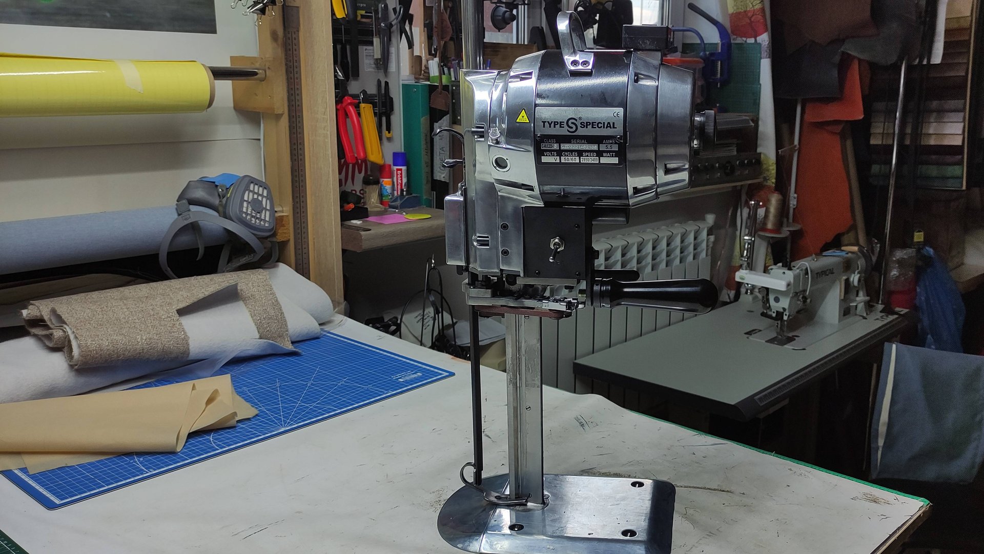 Обзор вертикального раскройного сабельного ножа Type Special 10" (210мм). Нож для резки поролона.