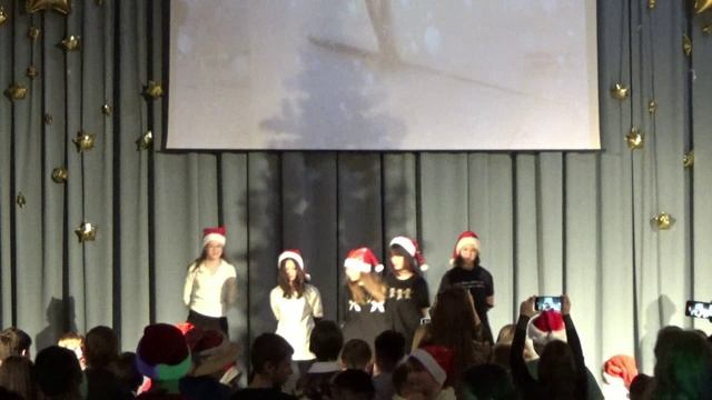 Новогоднее выступление   7К класса 2024-2025