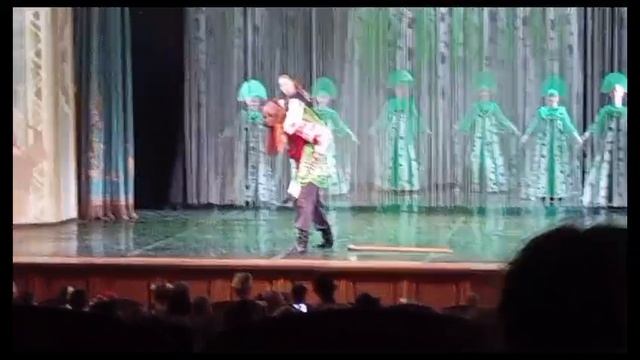 Пошли с классом на представление "Морозко"ансамбля танца "Урал"