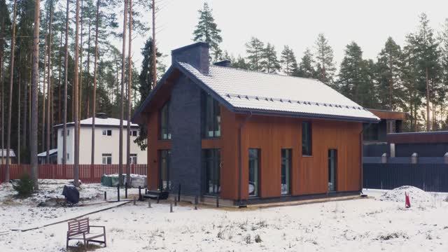 Обзор готового фасада загородного дома из газобетона в Ленинградской области