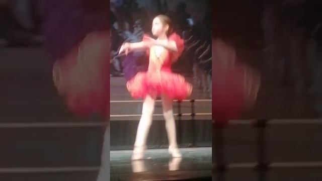 Валентина Наззаро, 8 лет Испанский танец басков, постановка Долматовой Е.