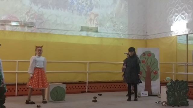 Фрагмент спектакля "Чьи в лесу шишки?"