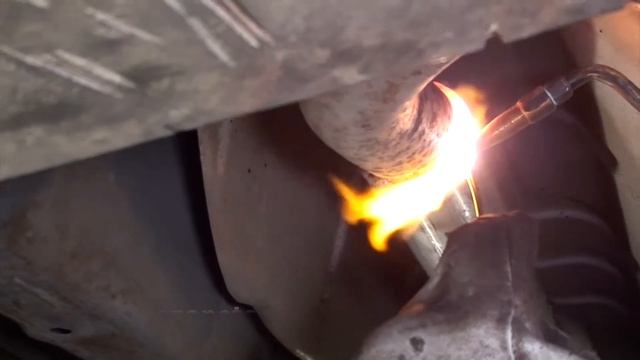 Замена резонатора на Nissan Primera (Мир Глушителей)