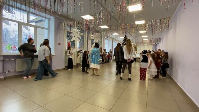 Новогодняя елка у первых классов в СОШN3. Алатырь декабрь 2024