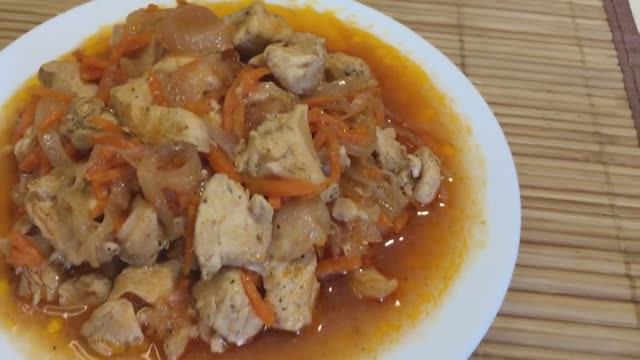 Гуляш куриный в чесночно-томатном соусе. Как приготовить куриный гуляш с подливом