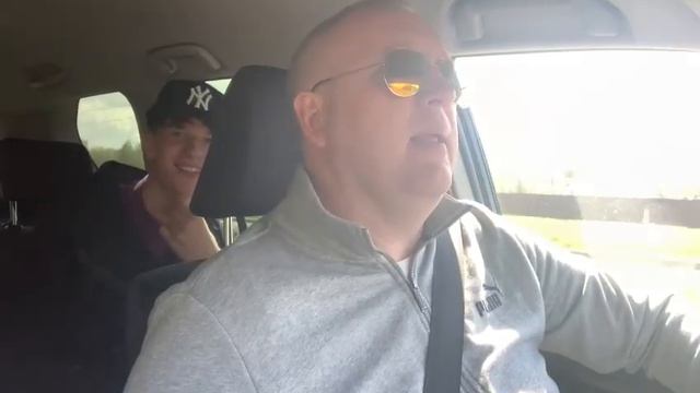 Едем и поём