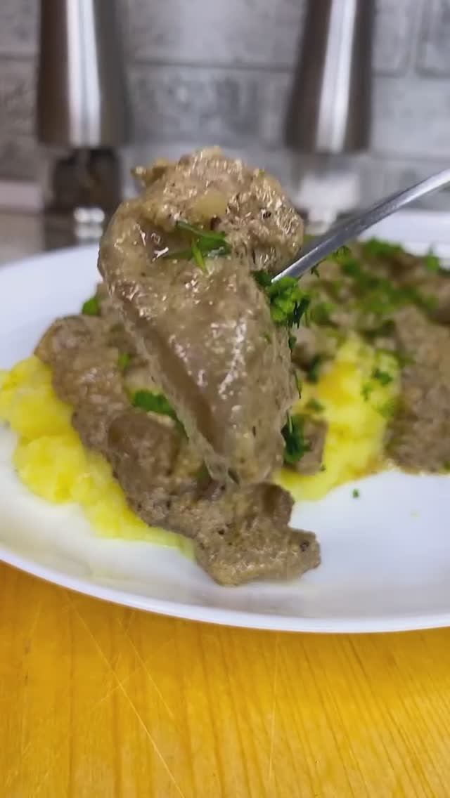 КУРИНАЯ ПЕЧЕНЬ в СМЕТАННОМ СОУСЕ