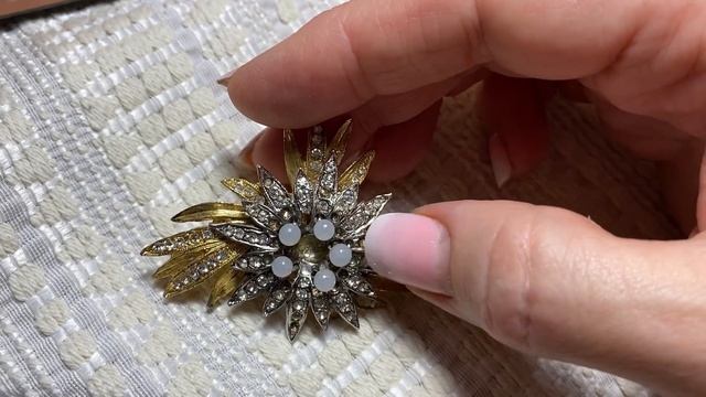 Находки на барохолочке, ремонт винтажной броши, интересные украшения из китайского магазинчика.