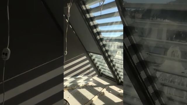 Рулонные шторы моторизованные под углом наклона к фасаду | Alumdevelop