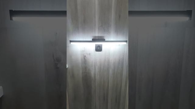 Установка светодиодного светильника и розетки.