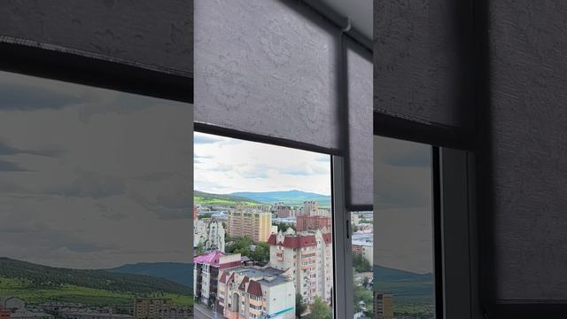 Установка рулонных штор на лоджии