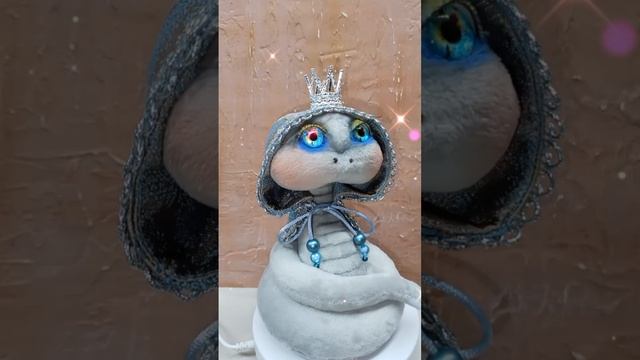 Символ 2025 года - Змейка Лана