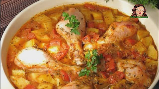 Курица с картошкой в пряном томатном соусе, в духовке