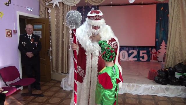 Полицейский Дед Мороз поздравил ребят из Константиновского центра социальной помощи семье и детям