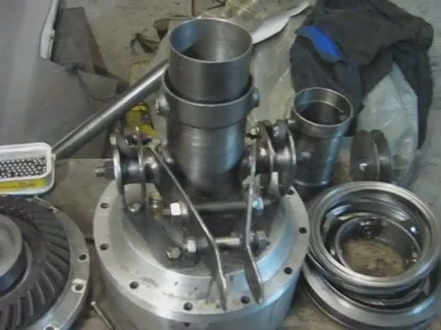 Механизм управления общим шагом  нижнего НВ соосного вертолёта ХА-3