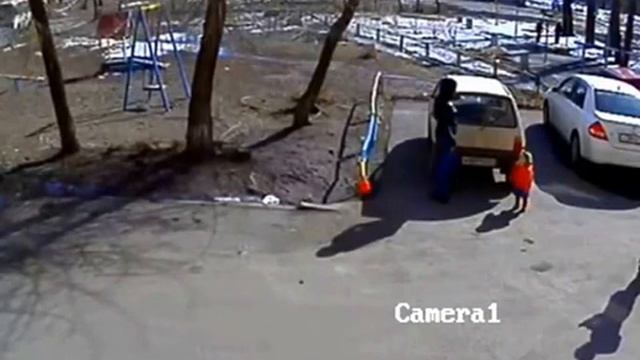 запись камеры наблюдения у подъезда. Абакан.