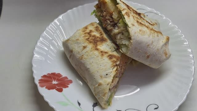 С рыбой тоже вкусно.ТЯП-ЛЯП и шаурма готова.