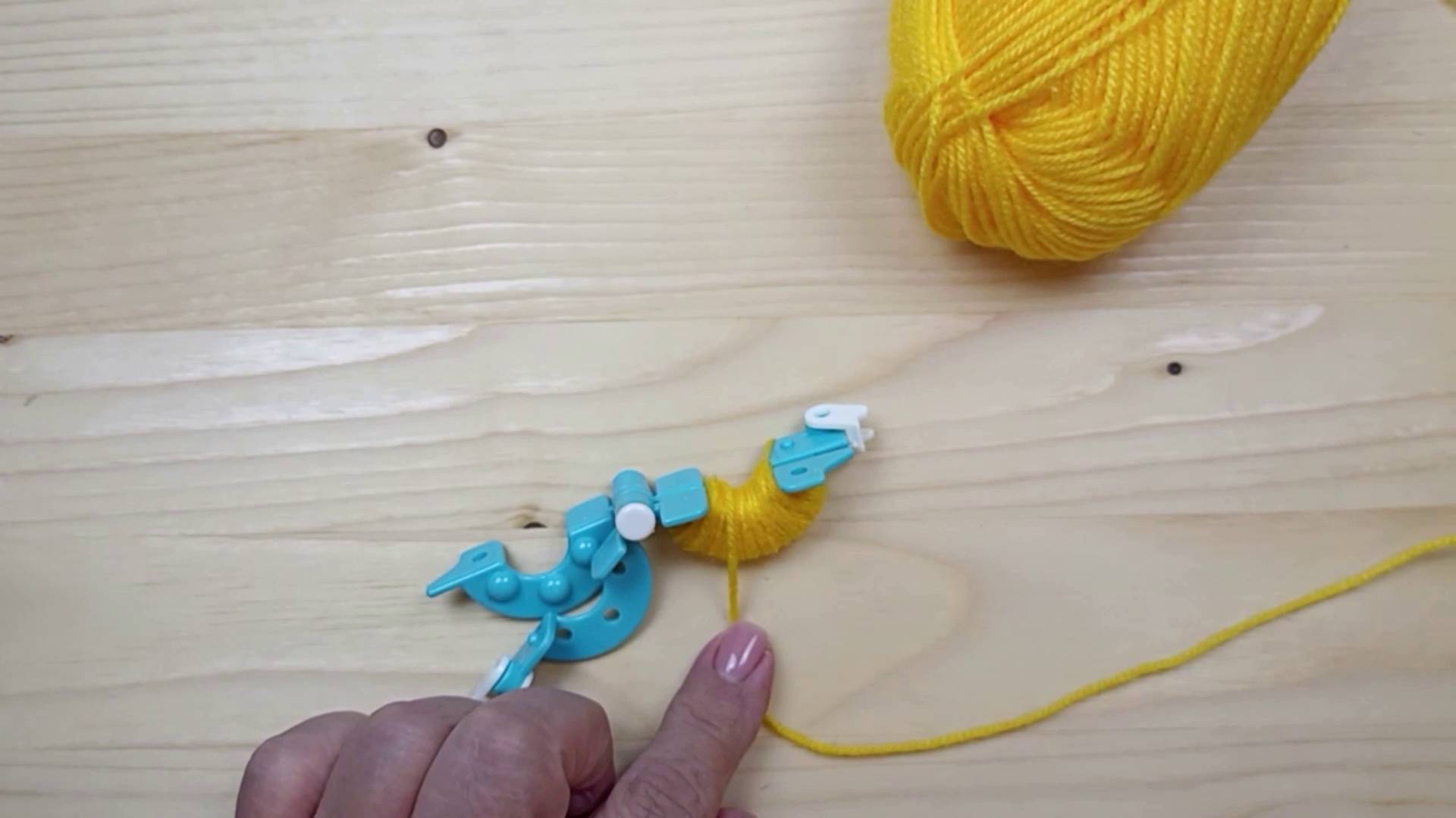 Видеоурок. Как сделать помпоны с помощью приспособления помпон мейкер