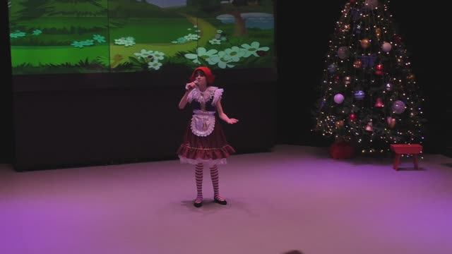 2024-12-22_Эвридика_НовогоднийКонцерт_10_Песня Красной шапочки