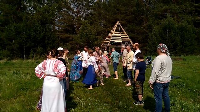 Хороводная игра Ручеек на празднике Купала в Родовом поселении Жива
