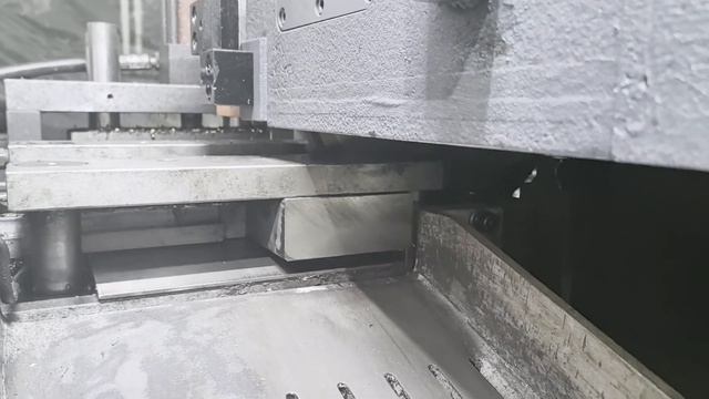 Stainless steel plate cutting circular saw machine with automatic loading high speed metal saw