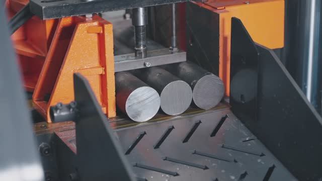 АВТОМАТИЧЕСКИЙ ЛЕНТОЧНОПИЛЬНЫЙ СТАНОК С ЧПУ ДЛЯ РЕЗКИ МЕТАЛЛА С ИНТЕЛЛЕКТУАЛЬНЫМ РЕГУЛИРОВАНИЕМ СКОР