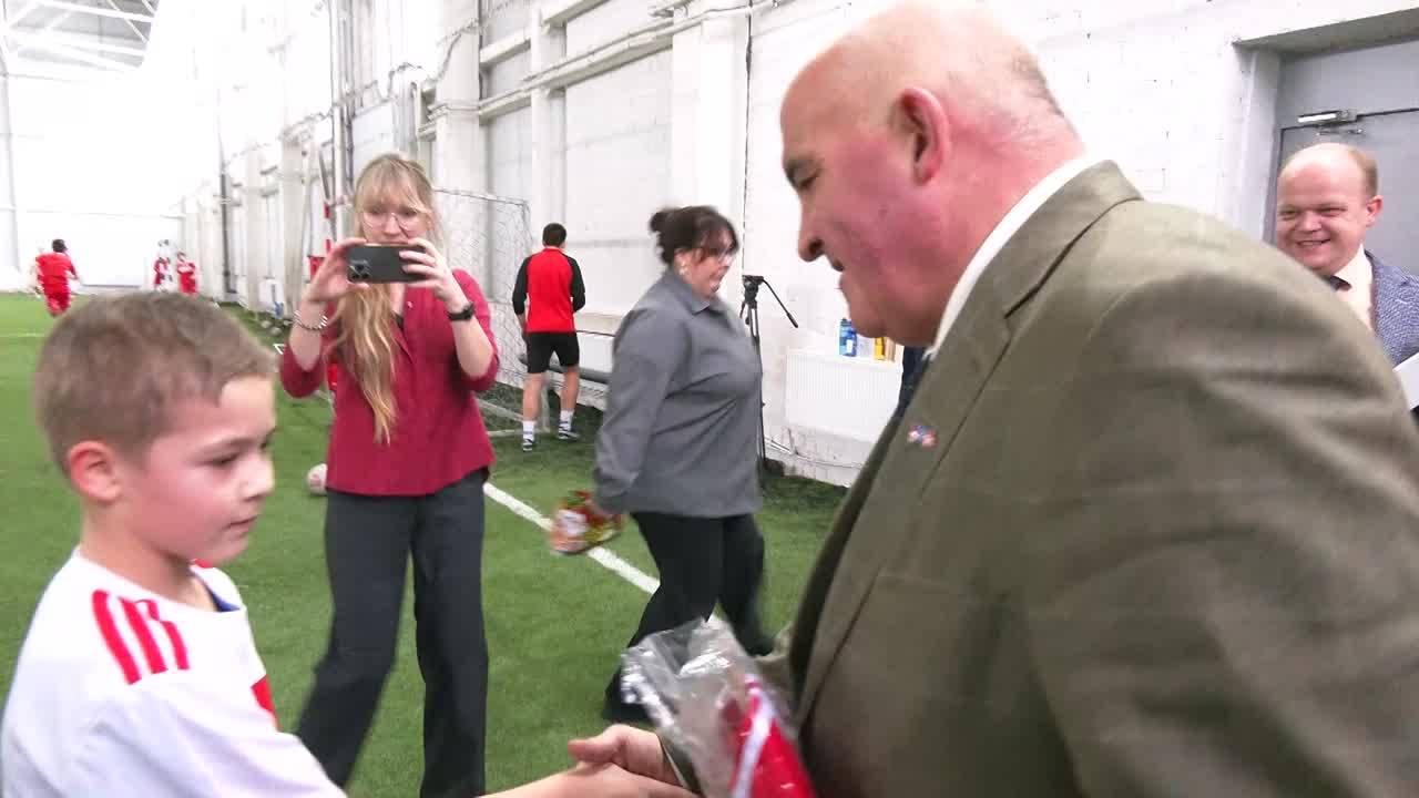 Кроме экипировки юный футболист получил в подарок мастер-класс от профессионалов