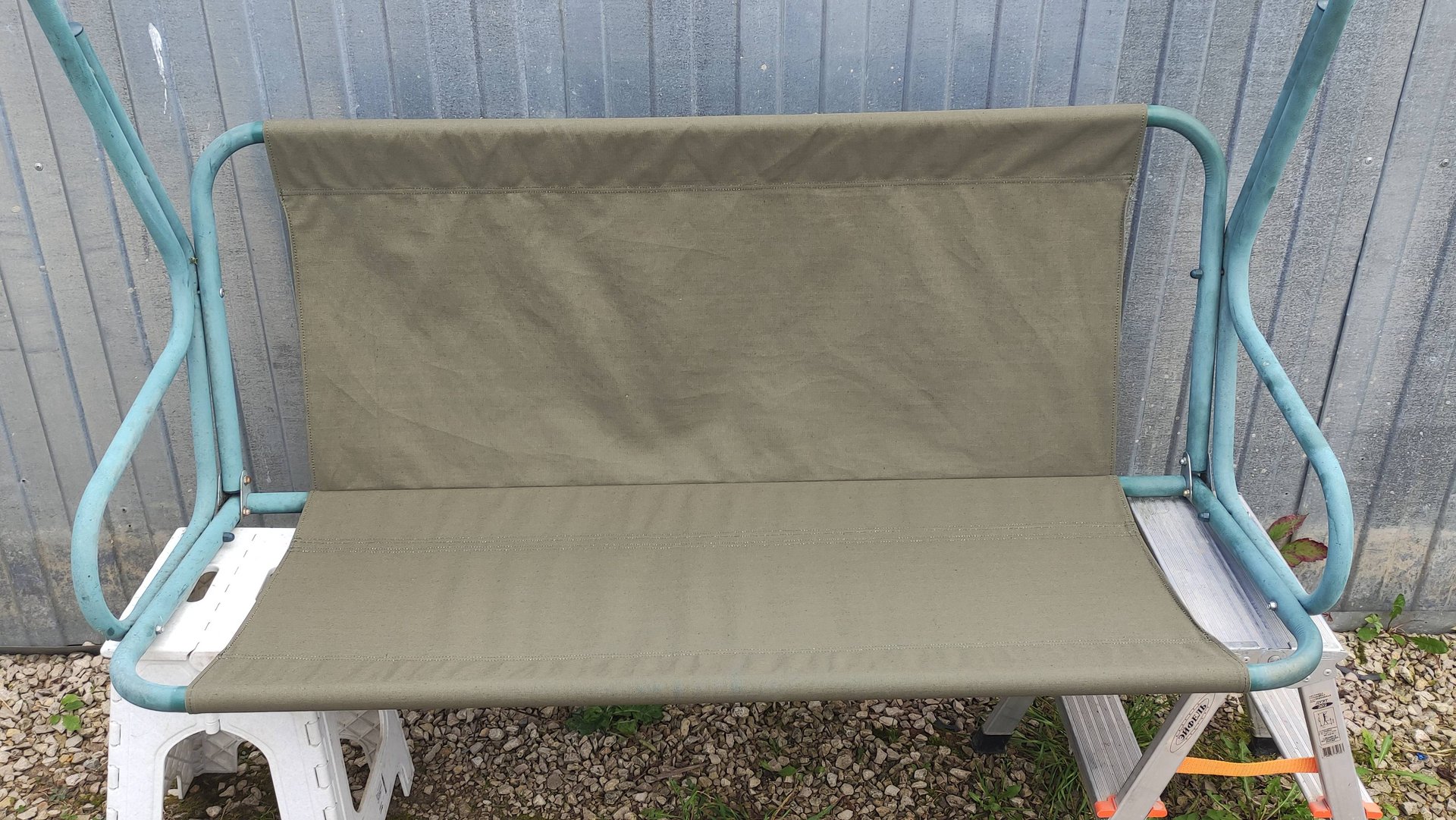 Как самому перетянуть садовую качелю? Ремонт сидушки и спинки от садовой качели.