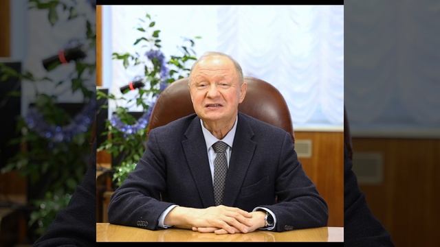 Директор ИБХФ РАН, Курочкин Илья Николаевич, поздравляет с Новым Годом сотрудников нашего института