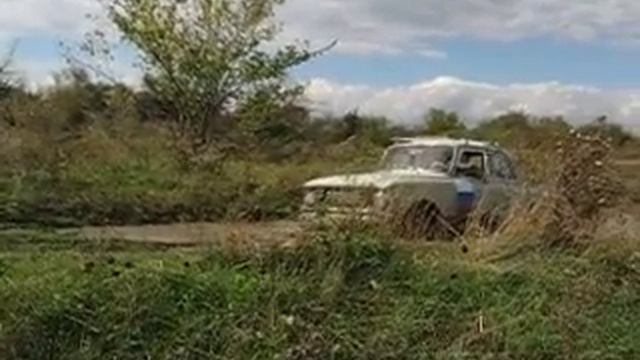 Порвали москвича.